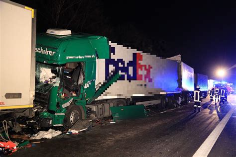 Bilder von Zwei tödliche Unfälle auf der A3 in kurzer Zeit Zwei Lkw