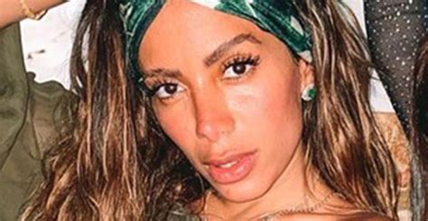Anitta Mostra Demais Ao Ir Para O Rol Blusa Transparente E Sem