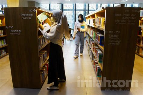 Foto Suasana Perpustakaan Jakarta Di Taman Ismail Marzuki Yang