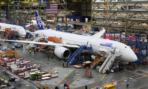 Boeing leci na łeb na szyję Tym razem o ziemię uderzyły akcje