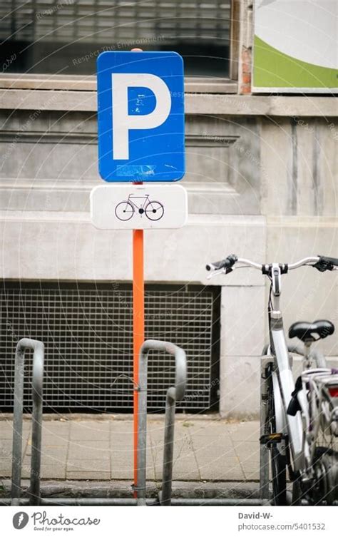 Parkplatz für Fahrräder ein lizenzfreies Stock Foto von Photocase