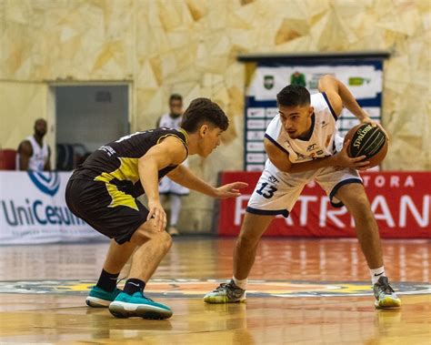 Praia Clube vence São José Basketball e assume a liderança de