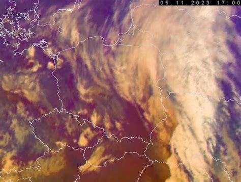 Zorza polarna rozbłysła nad Polską Jest widoczna gołym okiem nawet na