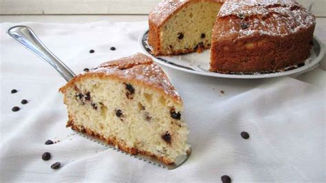 Gâteau aux pépites de chocolat et au yaourt délicieux et très doux