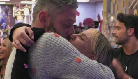 GF Vip Tavassi Sorprende Micol Con Una Romantica Dedica D Amore
