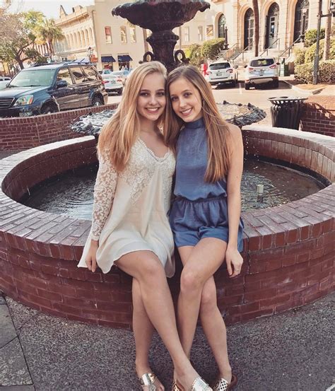 Sisters Scrolller