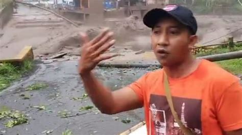 Foto Jembatan Penghubung Malang Lumajang Putus Diterjang Banjir Bandang