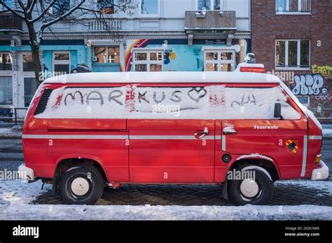 Vw t3 rot Fotos und Bildmaterial in hoher Auflösung Alamy