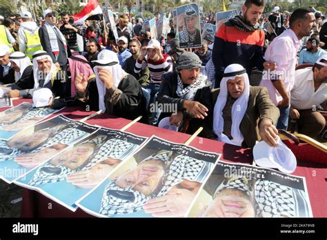 Los Palestinos Tienen Fotos Del Difunto L Der Yasser Arafat En La