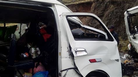 Dos muertos dejó como saldo el choque frontal entre una combi y un
