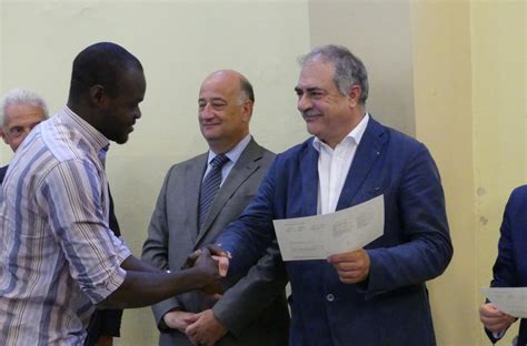 Buona Accoglienza A Como Ai Richiedenti Asilo Gli Attestati Per I