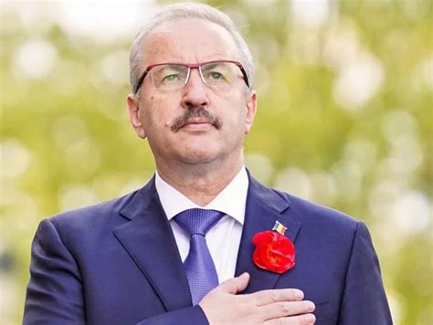 Vasile Dîncu a demisionat din funcția de ministru al Apărării Naționale