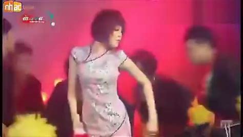 越南语学越南语歌曲Saka张璇越南语歌手Saka Tr ng Tuy n 音乐视频 搜狐视频