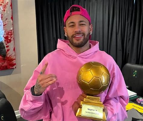 Neymar é acusado de trabalho oculto por empregada doméstica que exige