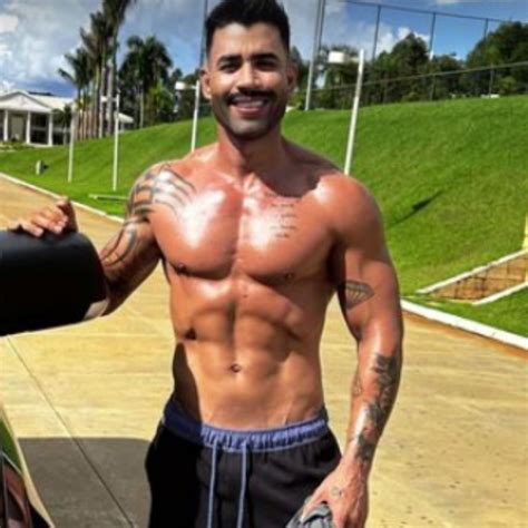 Gusttavo Lima Surpreende Fãs Transformação Sem Barba e Bigode