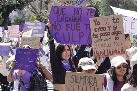 Miles de mujeres marcharon en México contra desigualdad y violencia de