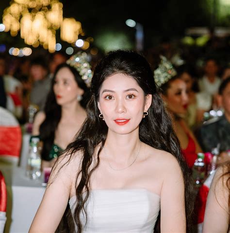HOA HẬU THƠ LÊ HÓA CÔNG CHÚA TUYẾT THAM DỰ ĐÊM BÁN KẾT HOA HẬU VIỆT