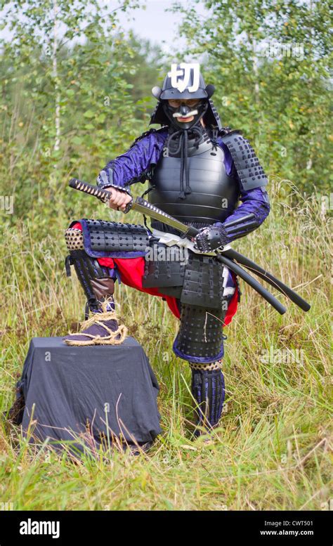 Armadura japonesa de samurai fotografías e imágenes de alta resolución