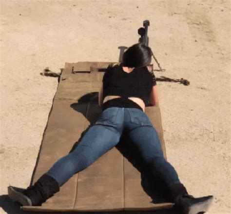 それでは米駆逐艦の司令官の銃の構えをご覧ください 896590257