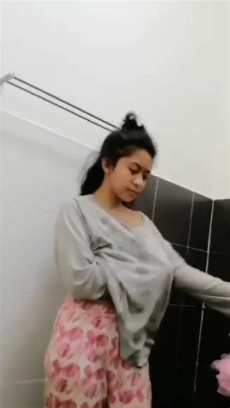 Bokep Indo ABG Cantik Sitti Anisa Viral Tele Buka Baju Mainin Pentil