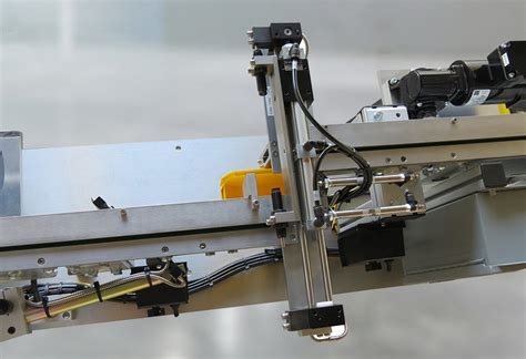 Conveyor Belt System Feeds Parts Using Optical Inspection Performance