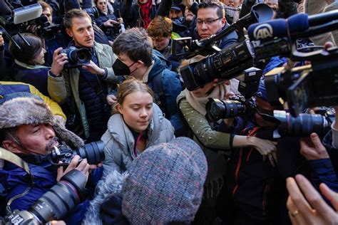 La militante écologiste Greta Thunberg comparaît devant un tribunal de