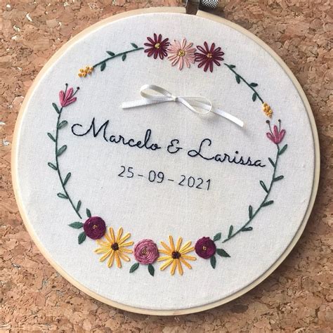 Bastidor bordado porta aliança personalizado em 20 cm Elo7