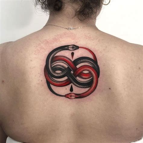 Tatuagem ouroboros 77 inspirações para uma tattoo cheia de significado