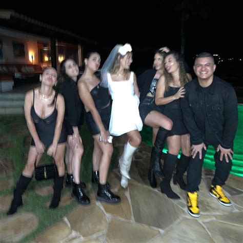 Noiva De Arrascaeta Do Flamengo Mostra Despedida De Solteira Em B Zios