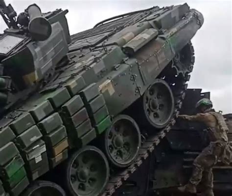 Военные новости Танк ВСУ после атаки БПЛА Ланцет буквально запрыгнул
