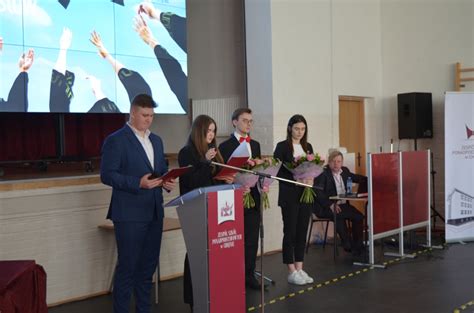 Po Egnanie Uczni W Klas Czwartych Liceum I Technikum R