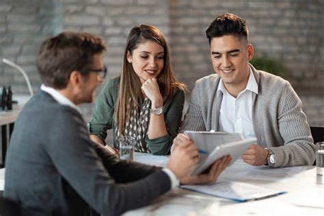Prospecção de clientes ativa e passiva entenda as diferenças Maikon biz