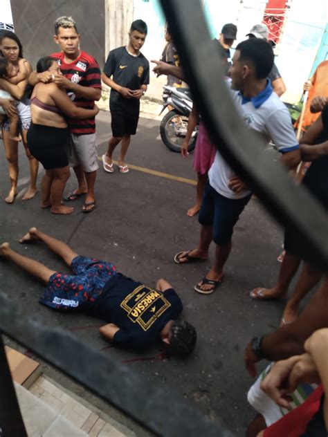 Notícias IMAGENS FORTES Homem é executado três tiros na cabeça