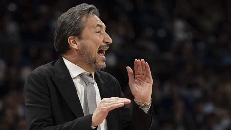 La Virtus Bologna Riaggancia La Vetta Ma Luca Banchi Ammonisce I Suoi