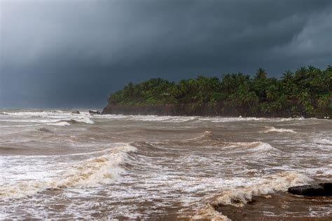 Ouragan Tammy D Clenchement De L Alerte Violette Cyclone En Guadeloupe