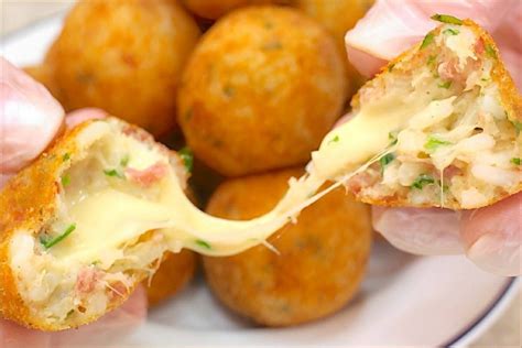 Bolinho De Arroz Recheado Feito Arroz Que Sobrou De Ontem Em Casa