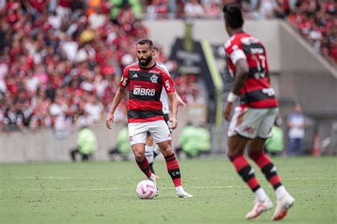 Allan Erick Pulgar Daniel Cabral Gerson Thiago Maia Igor Jesus E