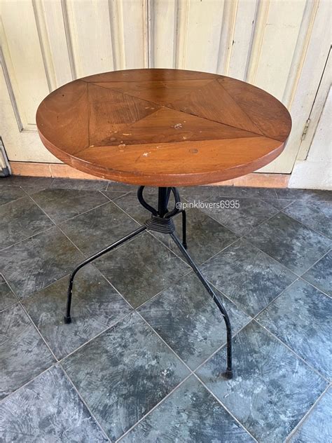 Meja Kayu Bulat Coklat Hitam Garden Coffee Table Taman Makan Antik