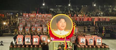 Corea del Norte exhibe su armamento más sofisticado por los 70 años del