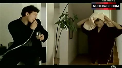 Florence Thomasin Naked In Shower Ainsi Soient Elles