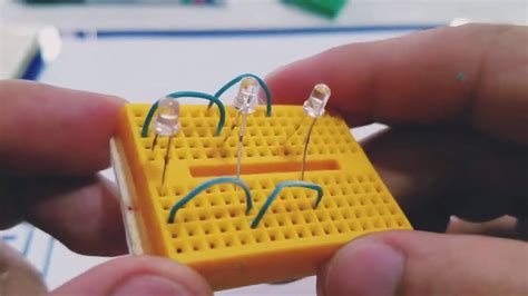 como hacer un circuito paralelo con leds en protoboard fácil y rápido