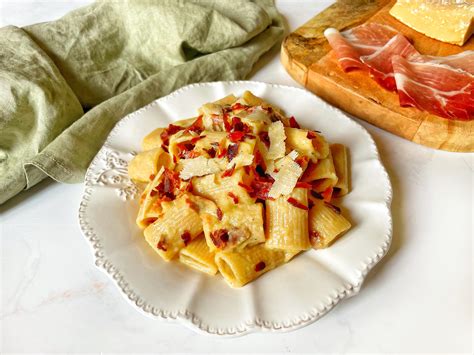 Pasta Con Crema Di Porri E Speck La Ricetta Del Primo Gustoso E Cremoso