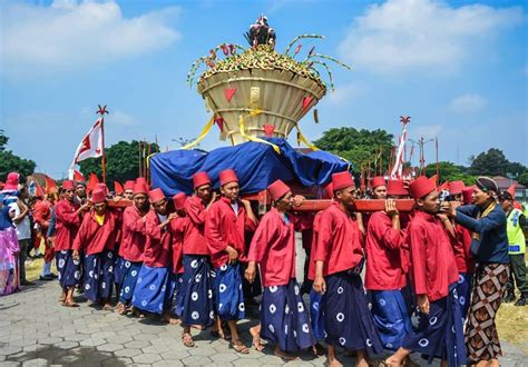 Upcara Adat Sekaten Sejarah Makna Dan Pantangannya