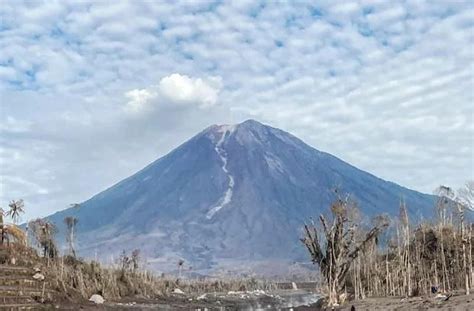 Gunung Semeru Meletus Tapi 15 Gunung Ini Yang Paling Berbahaya Di