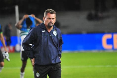Técnico do Coritiba avisa que vai cobrar jogadores Tem que mudar o