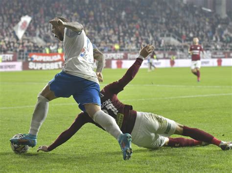 Forma bună a lui Denis Alibec subiect de glume în fotbalul românesc