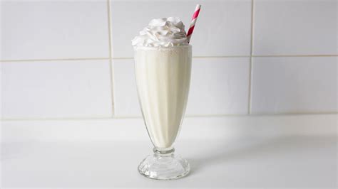 Easy Creamy Vanilla Milkshake Recipe To Make Deporecipe Co