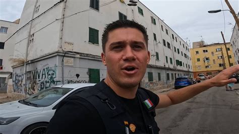 Zazza el Italiano youtuber famoso por sus videos sobre los barrios más