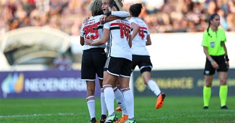 São Paulo e Santos decidem vaga na final do Paulistão Feminino