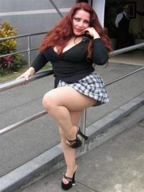 Mujeres Piernudas En Minifalda